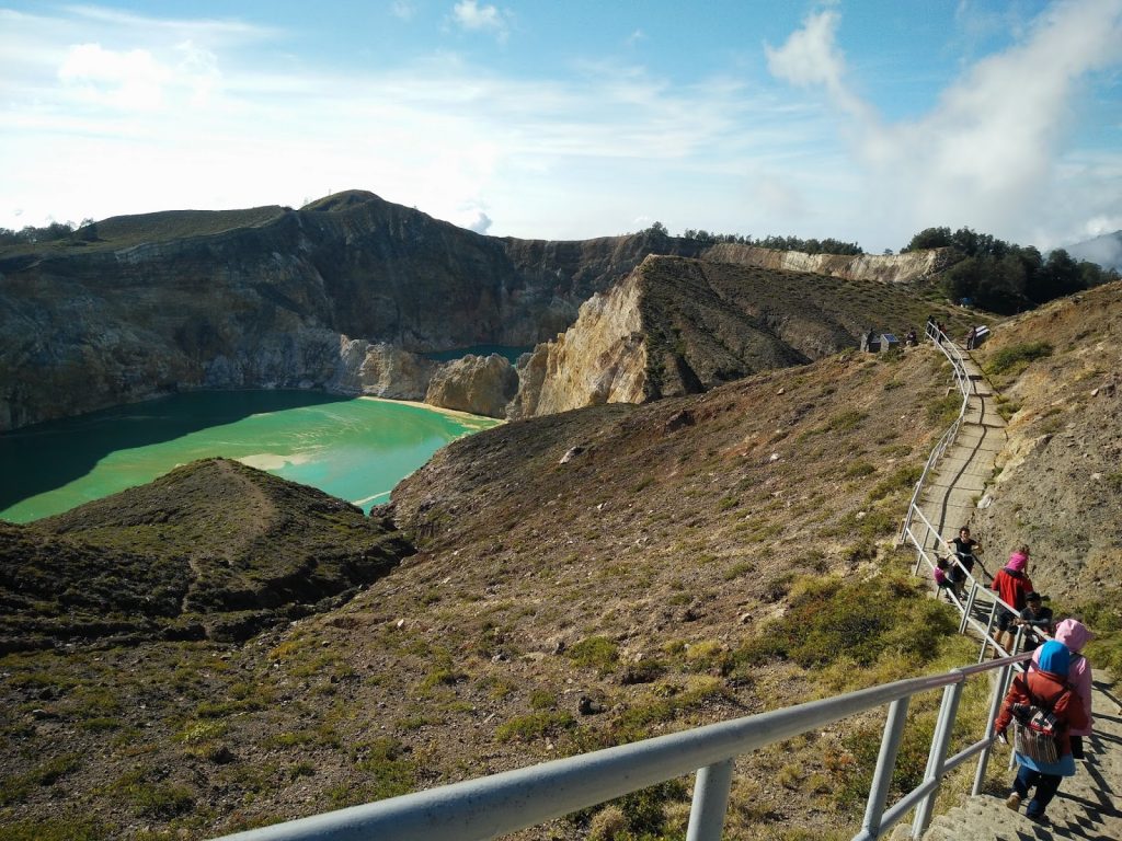 6 Interesting Facts About Kelimutu Lake | Authentic Indonesia Blog